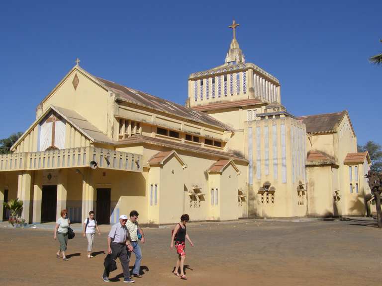 Cathédrale Sainte Anne de Thiès Routes for Walking and Hiking | Komoot