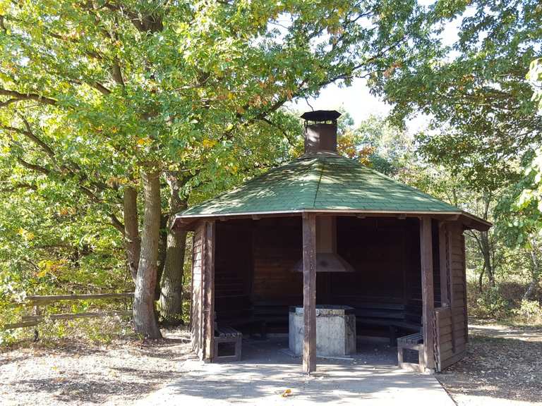 Abri barbecue et abri de protection sur le parking de Mühlenberg ...