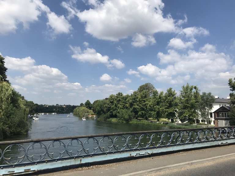 Cookham Bridge and the Ferry Inn - Cycle Routes and Map | Komoot