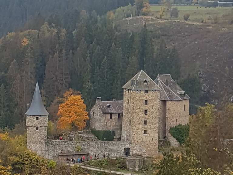 Belle vue sur le château de Reinhardstein - Itinéraires de rando et ...