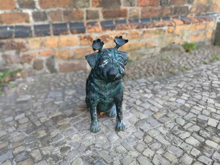 Waldmops-Skulptur von Loriot am Steintorturm: Wanderungen und Rundwege ...