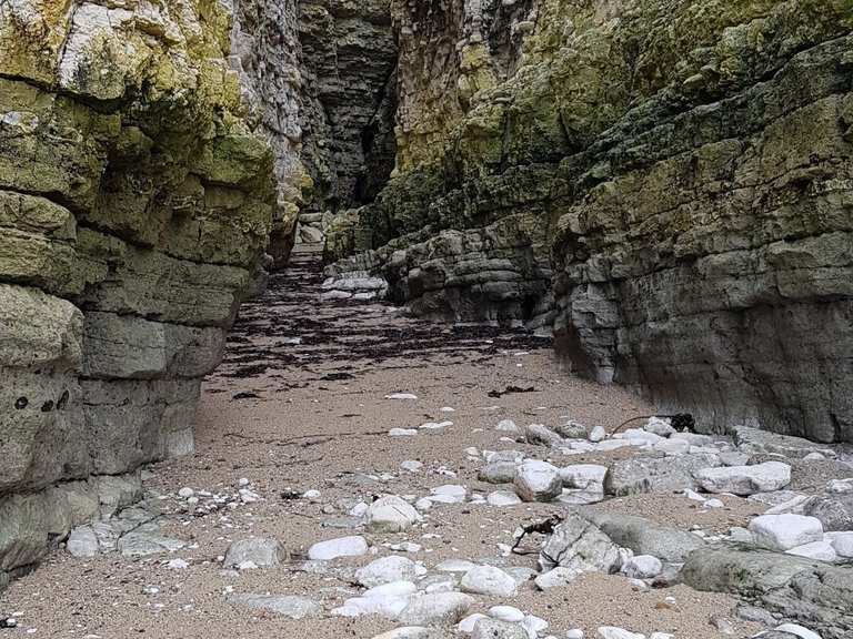 Smugglers' Caves at Thornwick Bay Routes for Walking and Hiking | Komoot