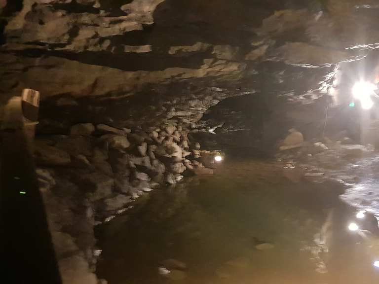 Cave Dale, Peveril Castle & Peak Cavern loop from Castleton — Peak ...