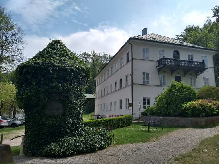 Schlossgut Mariabrunn Biergarten: Wanderungen und Rundwege | komoot