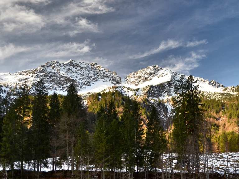 fellhorn-talstation-mit-blick-auf-die-berge-routes-for-walking-and