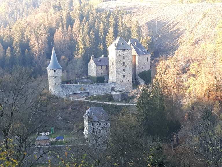 Belle vue sur le château de Reinhardstein - Itinéraires de rando et ...