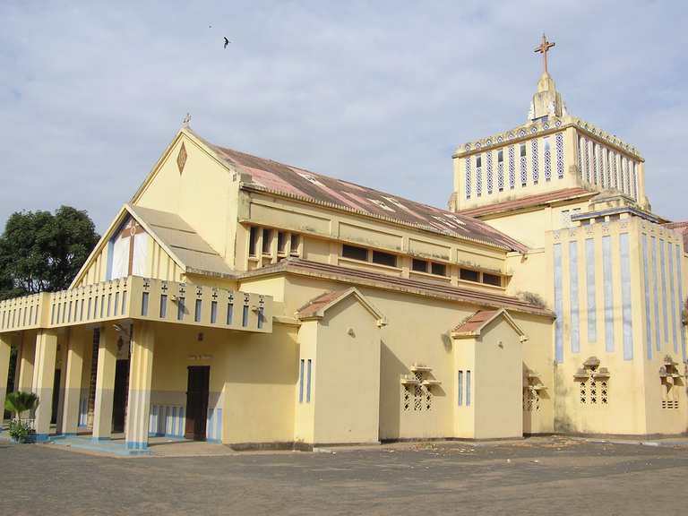 Cathédrale Sainte Anne de Thiès Routes for Walking and Hiking | Komoot