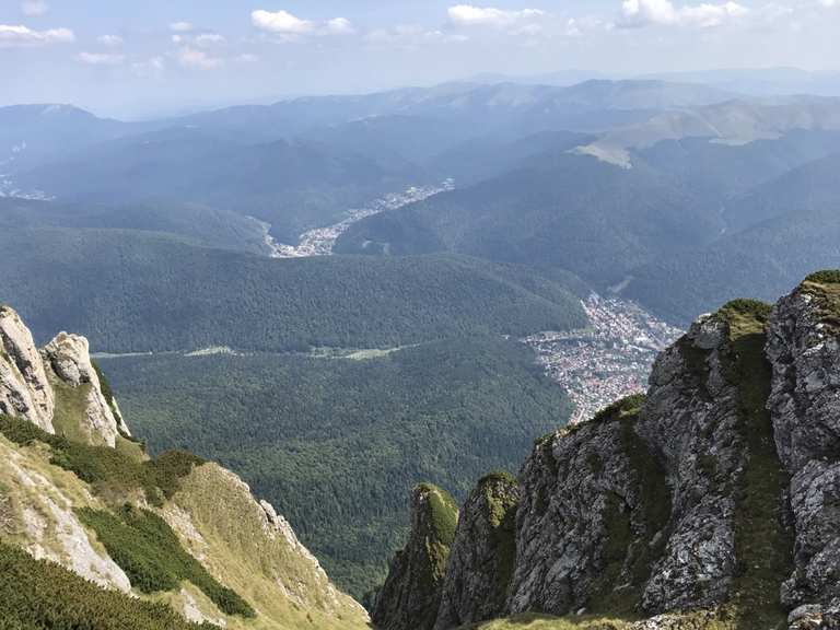 Crucea Eroilor de pe Muntele Caraiman Routes for Walking and Hiking ...