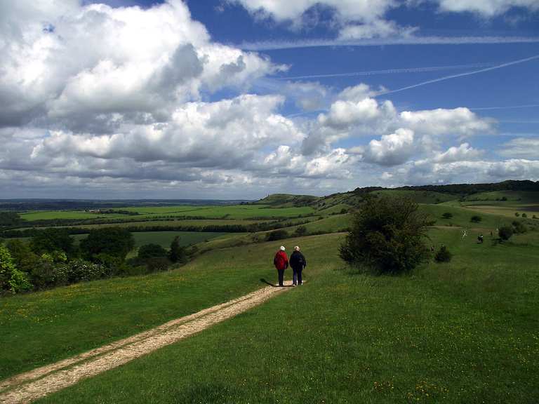 Tring Station to Aldbury Village loop — Chiltern Hills AONB | hike | Komoot