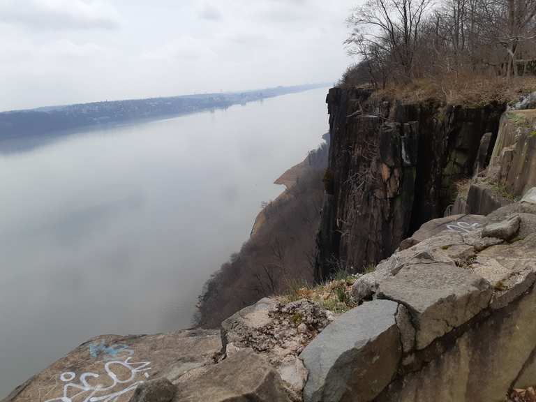 Women's Federation Monument and Point Lookout clifftop loop — Palisades ...