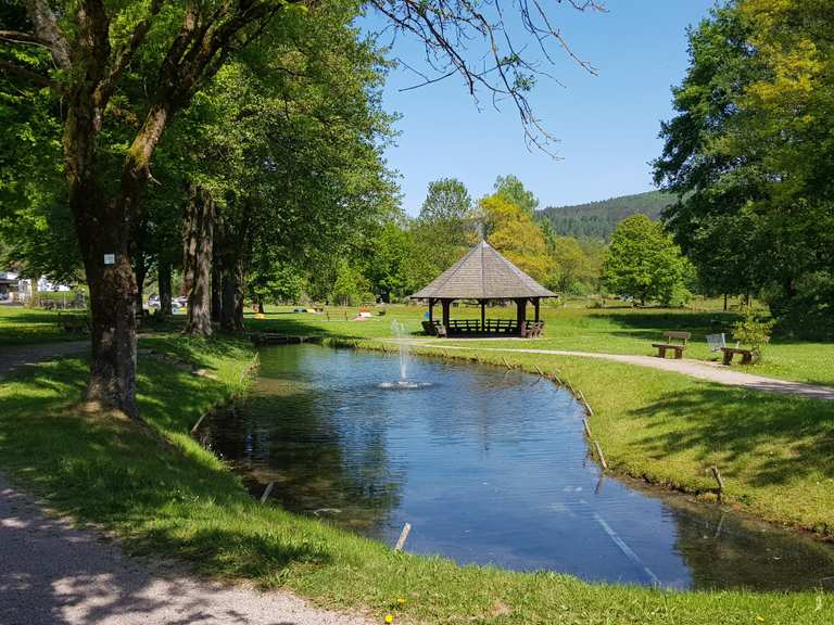 Geschwungener Weg an der Jossa – Tolle Fernsicht Runde von Burgjoß ...