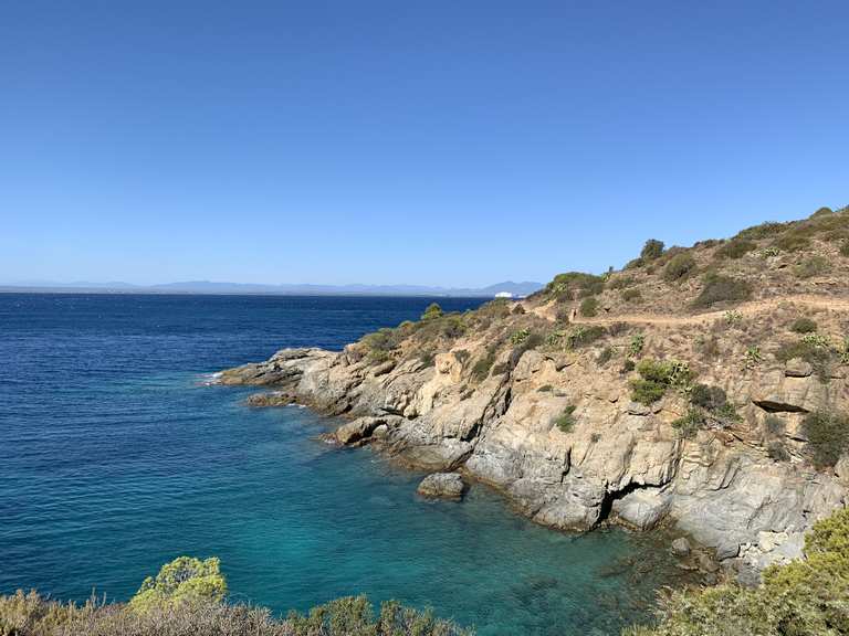 Punta Falconera y Cala Montjoi desde Roses - Circular por el Parque ...