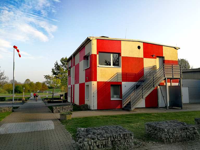 Alter Flugplatz Bonames mit Towercafé : Radtouren und Radwege | komoot