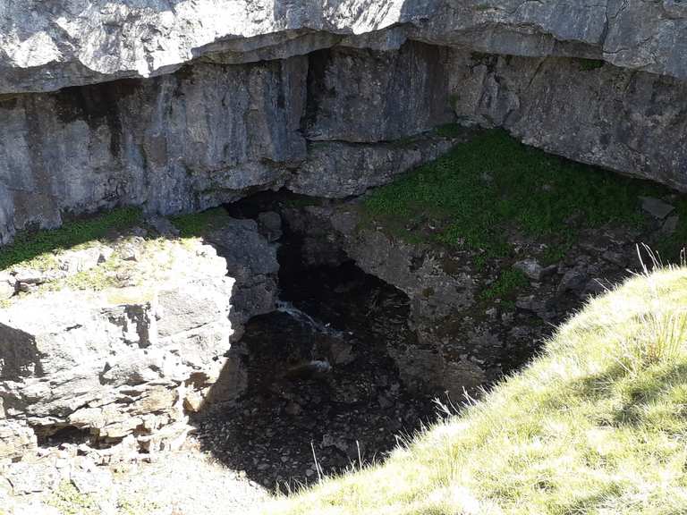 Hull Pot Routes for Walking and Hiking | Komoot