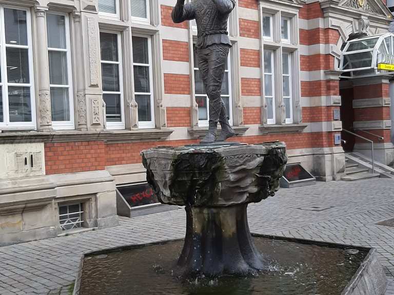 Rattenfänger Statue Hameln Routes for Walking and Hiking | Komoot