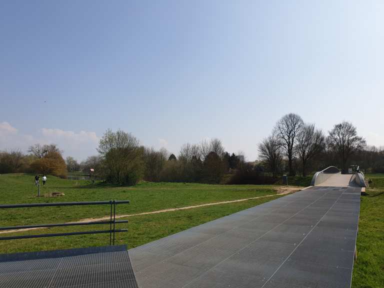 Alter Flugplatz Bonames - Towercafé - Itinéraires vélo et carte | Komoot