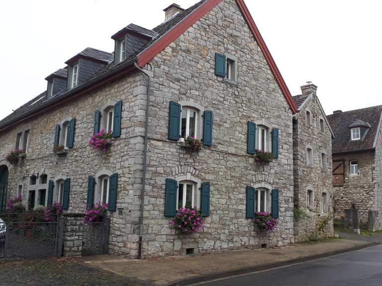 Historischer Ortskern von Alt Breinig: Wanderungen und Rundwege | komoot