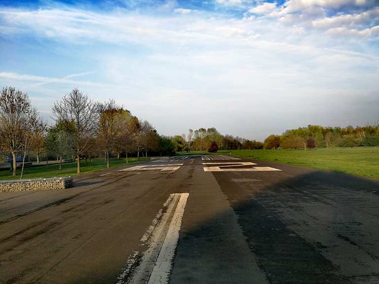 Alter Flugplatz Bonames mit Towercafé - Cycle Routes and Map | Komoot