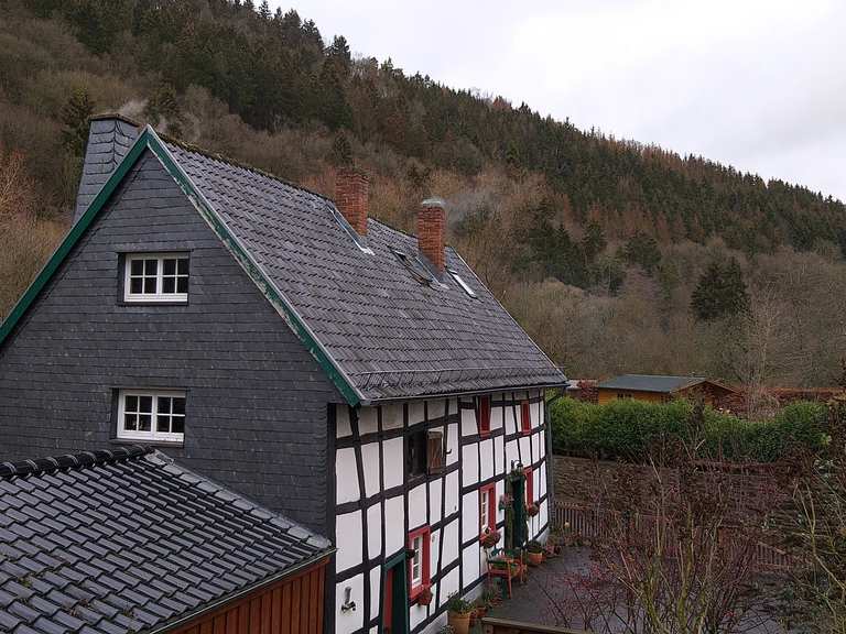 Dorfplatz Olef: Wanderungen und Rundwege | komoot