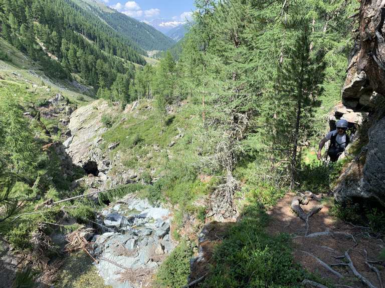 Gorge with beautiful natural bridge Routes for Walking and Hiking | Komoot