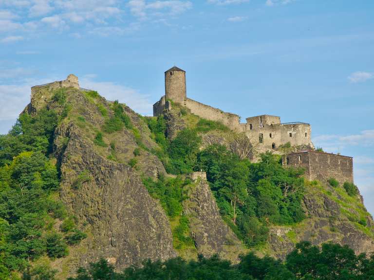 Blick zur Burg Střekov – View of Mariánský most Runde von Boletice nad ...