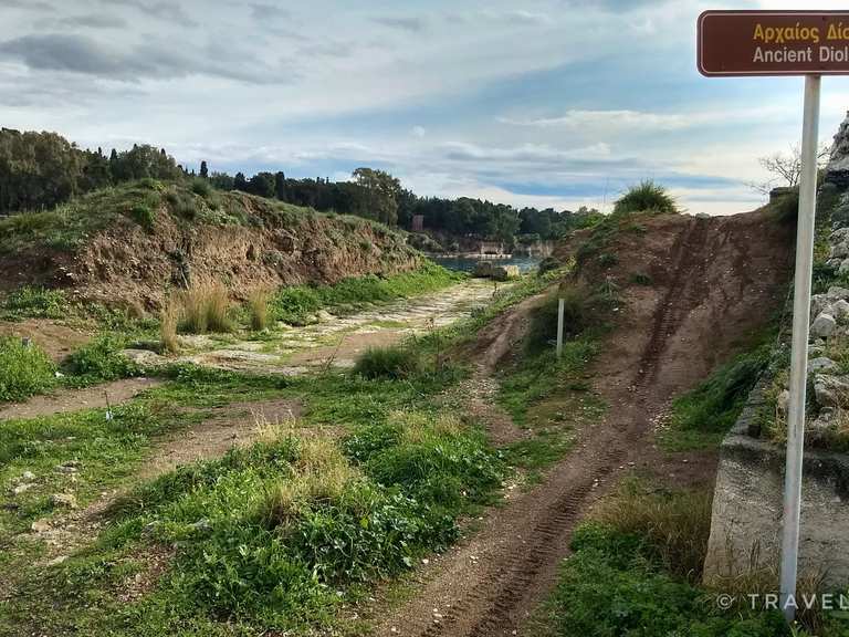 Corinth submersible bridge 🛤️ Ancient Diolkos ship railway - Cycle ...