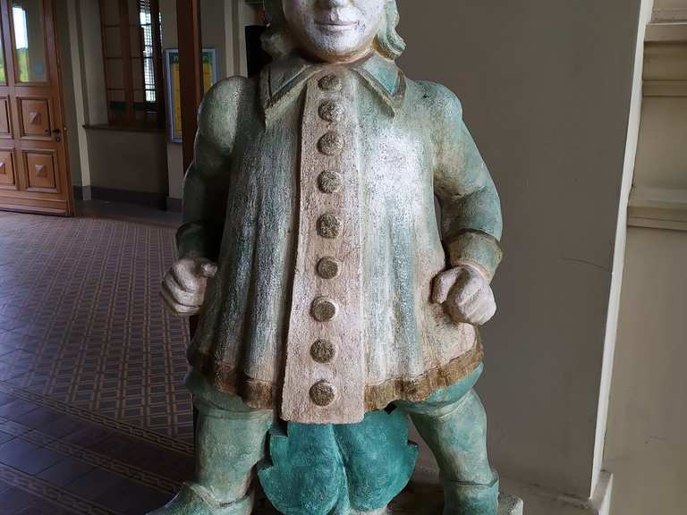 The Traveler Statue – Hiking & Cycling Routes | Komoot