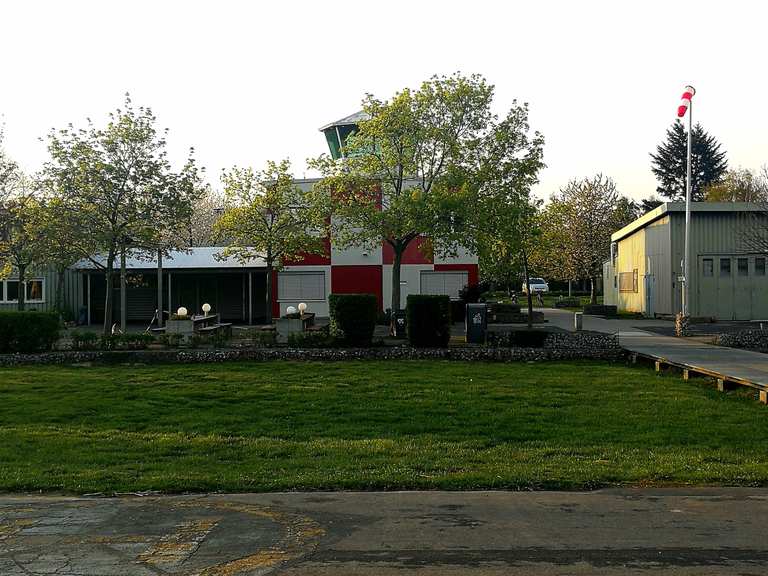 Alter Flugplatz Bonames mit Towercafé - Cycle Routes and Map | Komoot