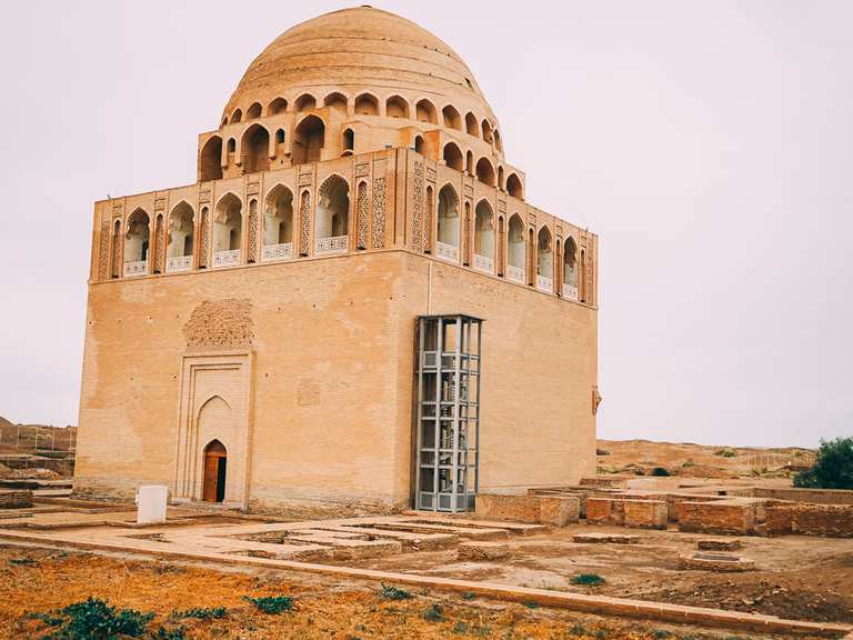 Sultan Sanjar Mausoleum - Turkmenistan | Hiking Tips & Photos | Komoot