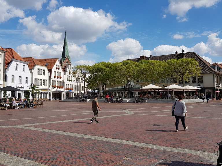 Marktplatz Lingen mit historischem Rathaus - Cycle Routes and Map | Komoot