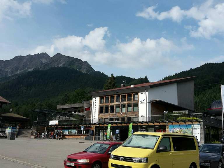 fellhorn-talstation-mit-blick-auf-die-berge-routes-for-walking-and
