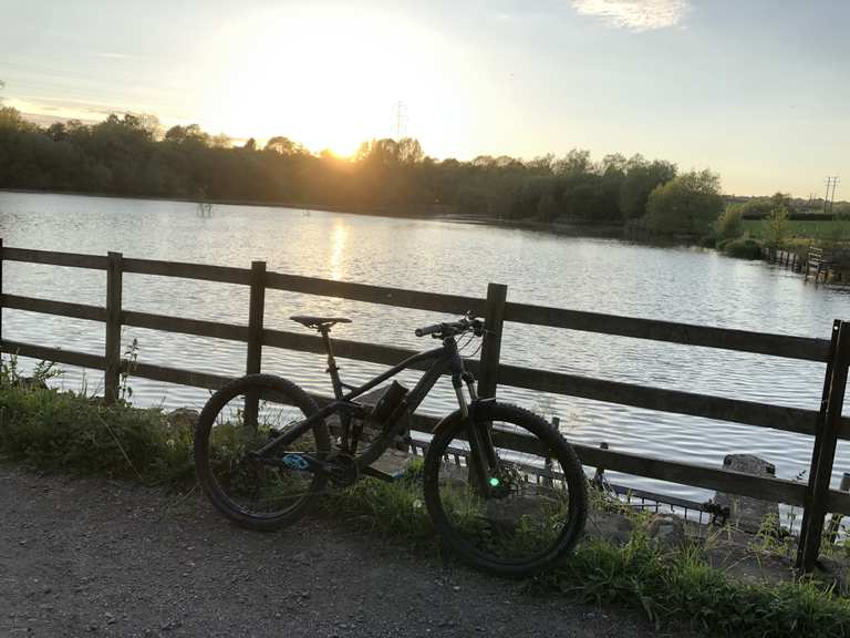 Loscoe Dam: Wanderungen und Rundwege | komoot