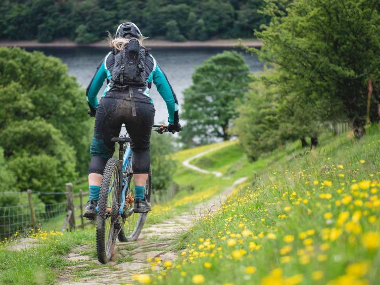 Hope to Ladybower Reservoir loop — Peak District National Park ...