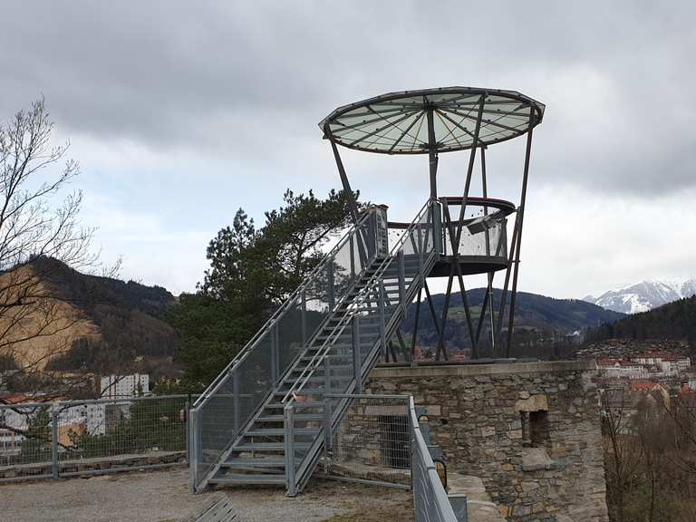 Aussichtsplattform Burgruine Massenburg: Wanderungen und Rundwege | komoot