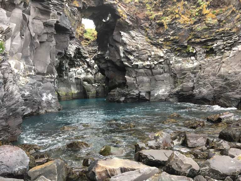 Gatklettur („Hellnar Arch“) – Midgja Itinerario ad anello da Ólafsvík ...