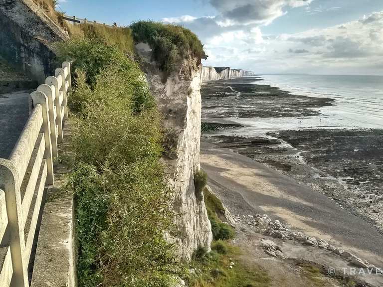 From Houdel Point to Mers-les-Bains via the nature reserve coastal ...