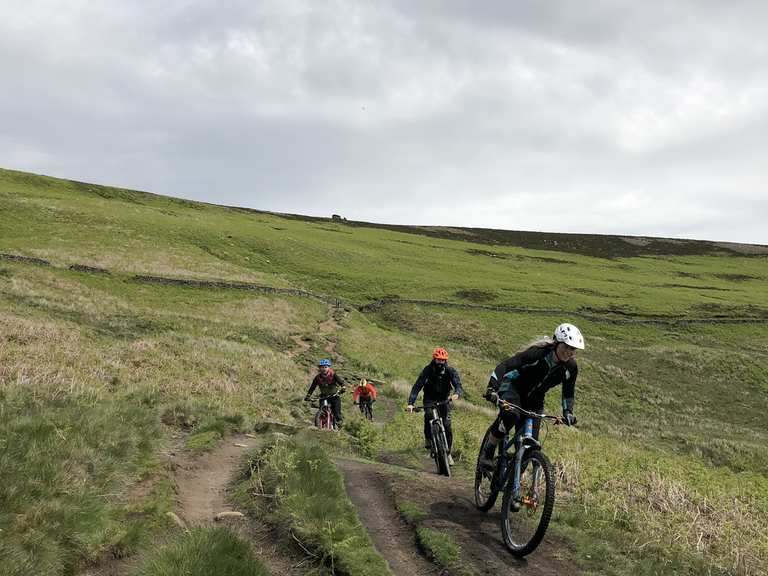 Ladybower & Derwent Reservoir loop from Fairholmes Car Park — Peak ...