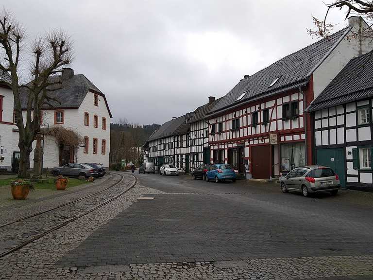 Dorfplatz Olef: Wanderungen und Rundwege | komoot