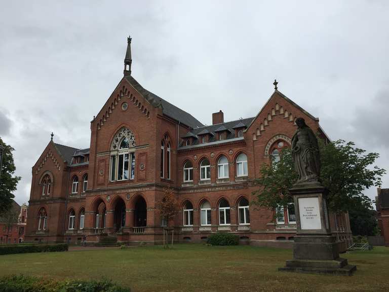 Schlossplatz Varel - Cycle Routes and Map | Komoot