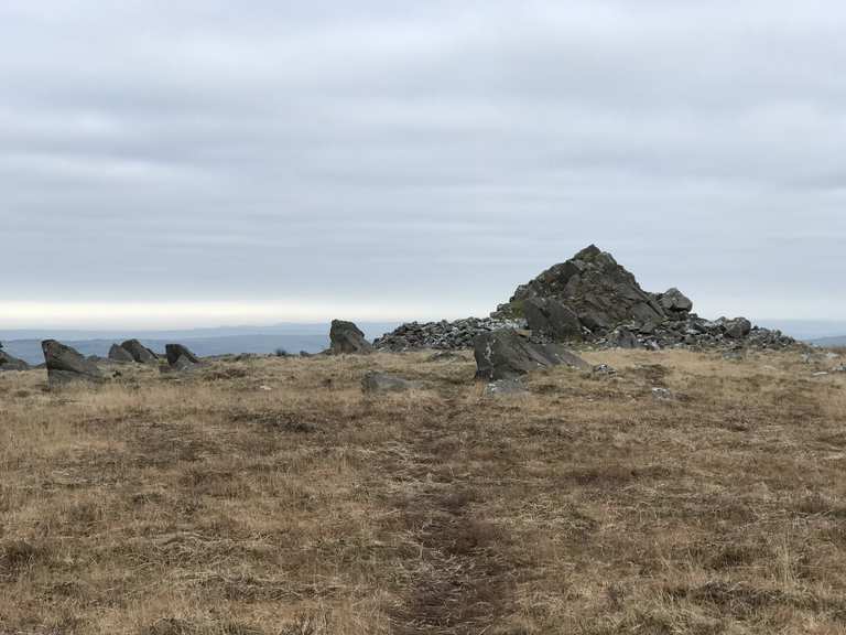 Bedd Arthur Stone Circle Routes for Walking and Hiking | Komoot