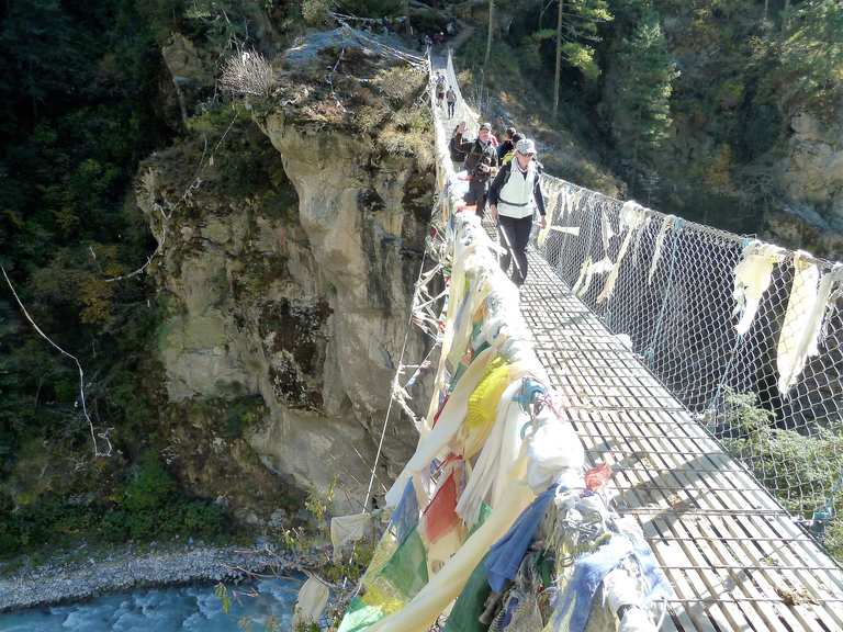 Hillary Hängebrücke auf dem Weg nach Namche Bazar: Wanderungen und ...