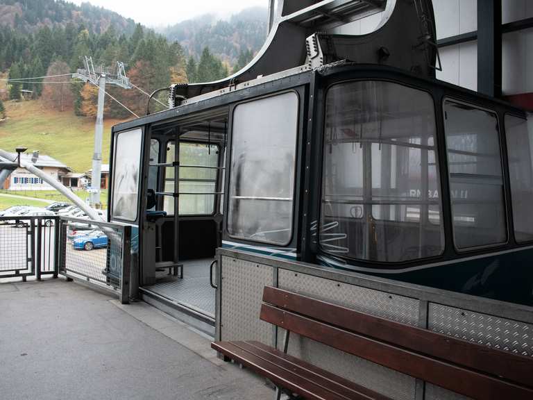 fellhorn-talstation-mit-blick-auf-die-berge-routes-for-walking-and