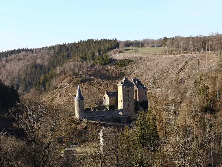 Belle vue sur le château de Reinhardstein Routes for Walking and Hiking ...