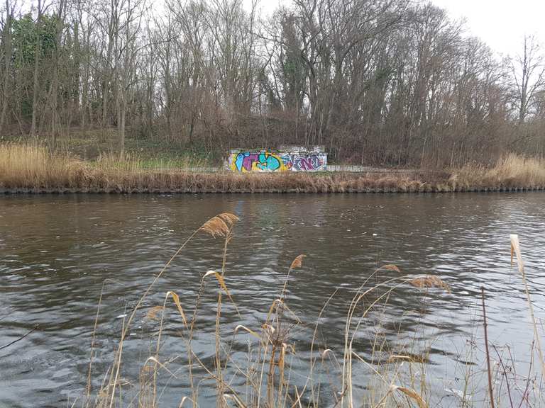 Erinnerungsstele Maueropfer und ehemalige Brücke Routes for Walking and ...