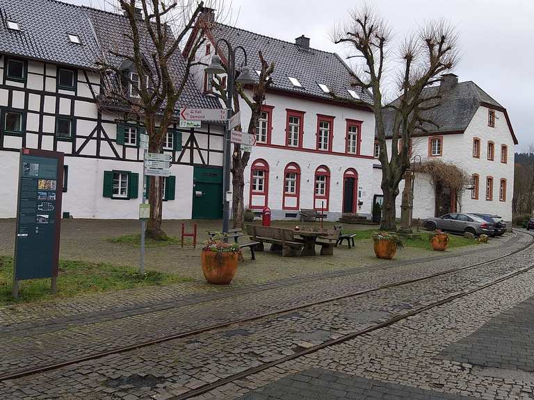 Olef Historic Village Square: Wanderungen und Rundwege | komoot