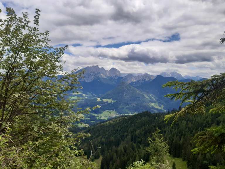 Ausblick auf die Steinberge – Loferer Alm/ Almenwelt Lofer Loop from ...