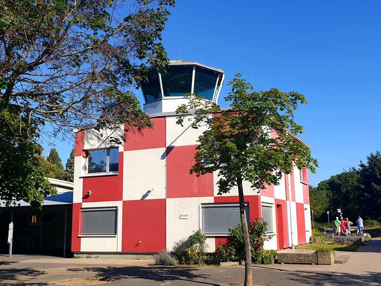 Alter Flugplatz Bonames - Towercafé - Itinéraires vélo et carte | Komoot