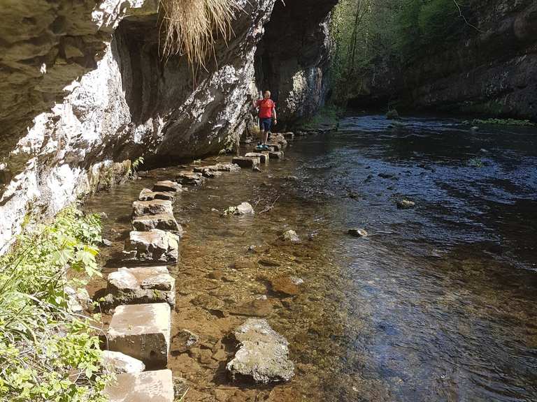 Cheedale stepping stones Routes for Walking and Hiking | Komoot