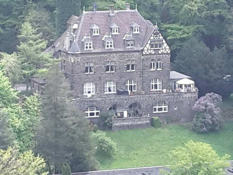 Blick auf die Lenneburg wandelroutes en hikes | Komoot