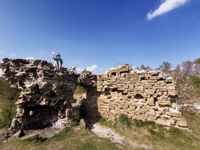 Howley Hall Ruins Routes for Walking and Hiking | Komoot